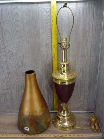 Table Lamp & Vase - Dunker Auction