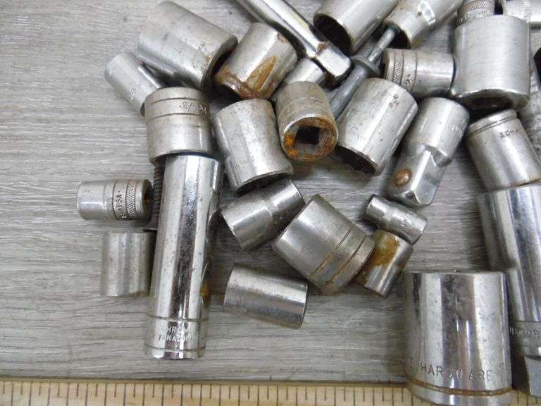 Assorted Sockets - Dunker Auction