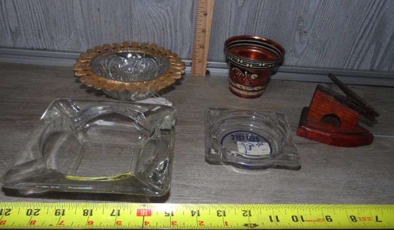 Vintage Ashtrays - Dunker Auction