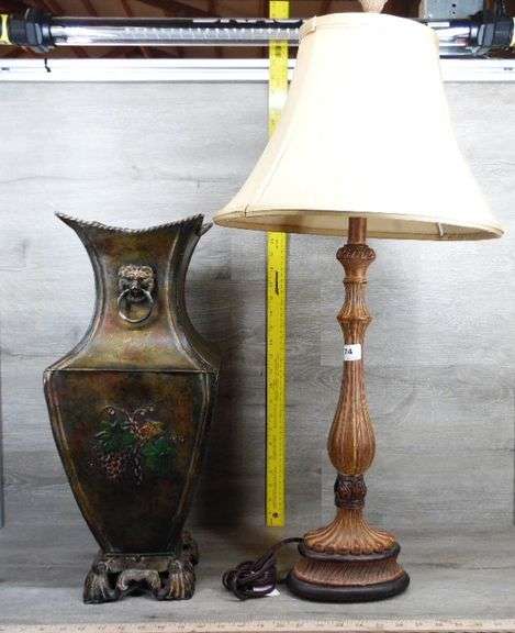 Table Lamp& Vase - Dunker Auction