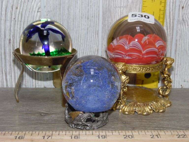 Paper Weights With Stands - Dunker Auction