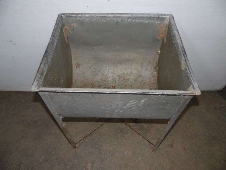 Galvanized Wash Tub - 23 1/2" x 20" x 29" - Dunker Auction