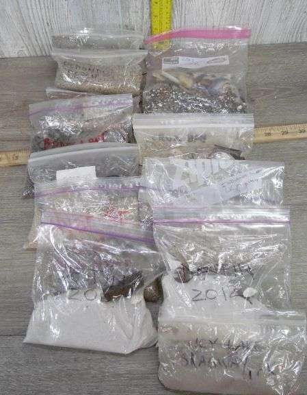 Sand & Shells From Various Beaches - Dunker Auction