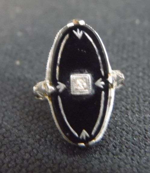 Ring: Marked 14K - Dunker Auction