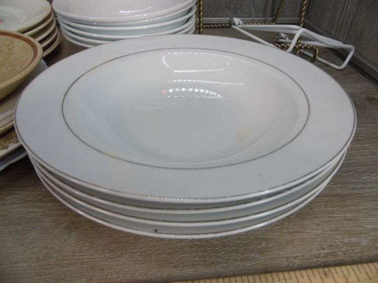 Dinnerware - Plates, Bowls, Collector Plates - Dunker Auction