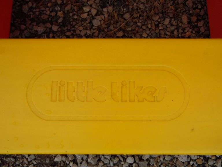 Little Tikes Picnic Table - Dunker Auction