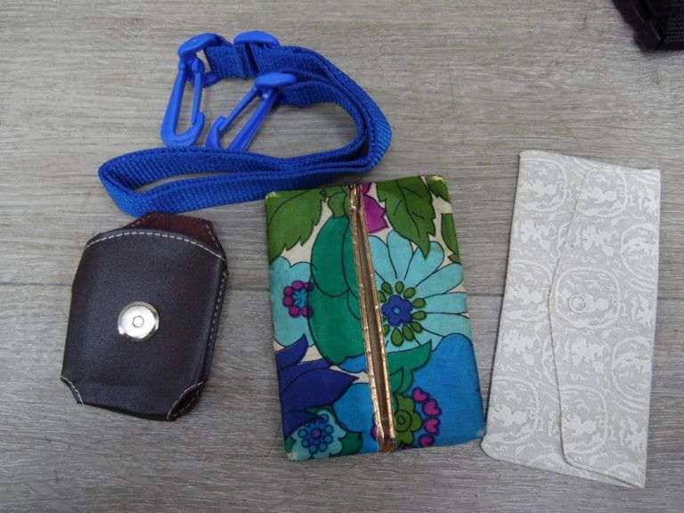 Purses, Wallets & Clutches - Dunker Auction