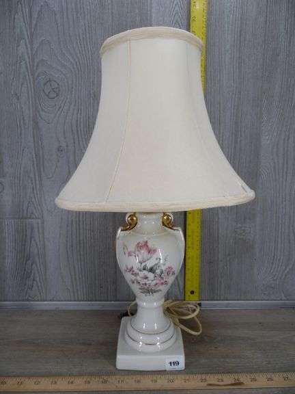 Table Lamp With Floral Design - Shade Has Holes - Dunker Auction