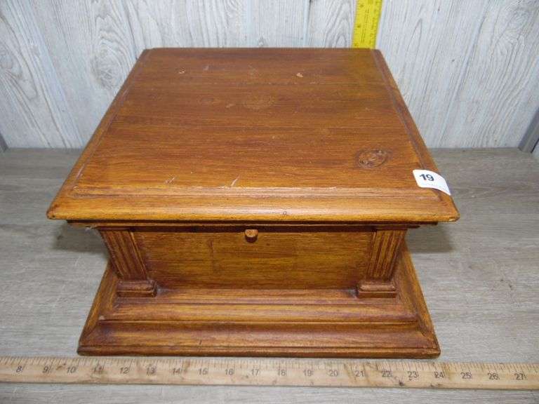 Wooden Victor Talking Machine Box - Dunker Auction