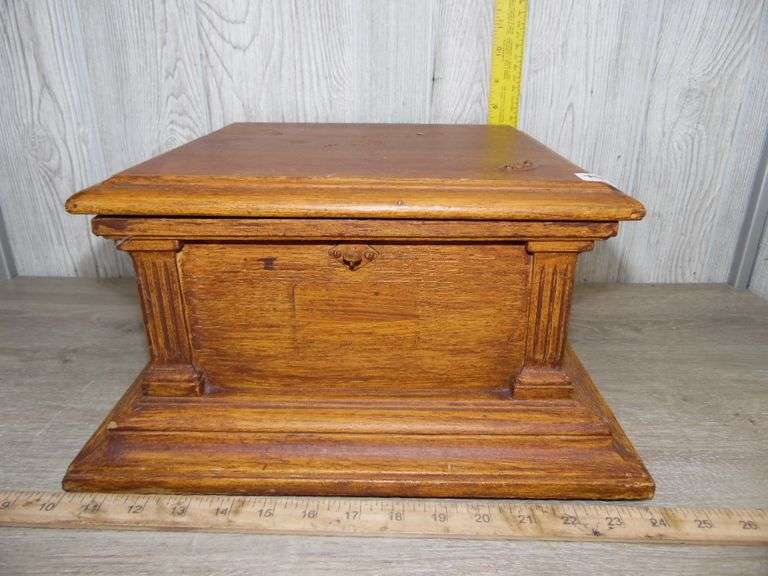 Wooden Victor Talking Machine Box - Dunker Auction