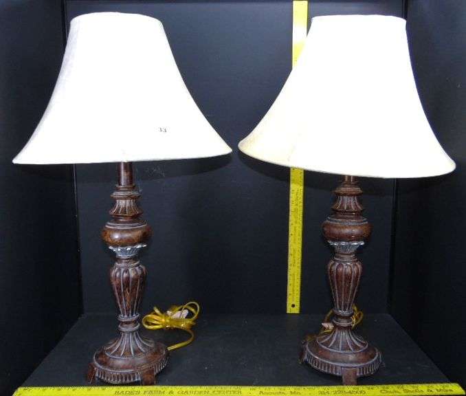 Two Table Lamps With Shades - Dunker Auction