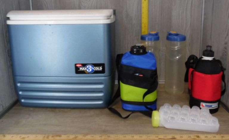 Igloo Max 3 1/2 Cold Cooler, Personal Water Coolers, Ice Cube Tray ...