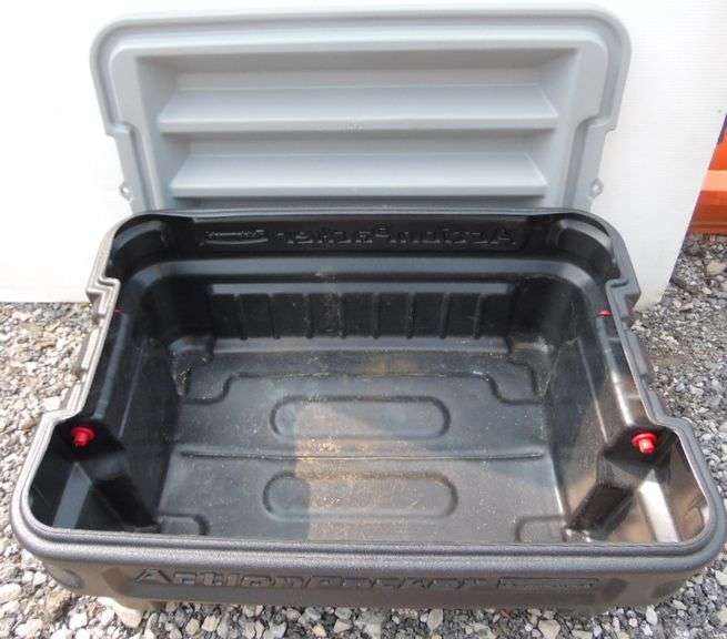 Rubbermaid Action Packer Tote With Lid - Dunker Auction