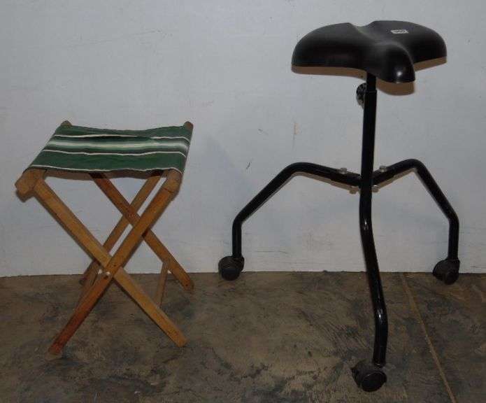 Folding Camp Chair & Roll About Stool On 3 Legs - Dunker Auction