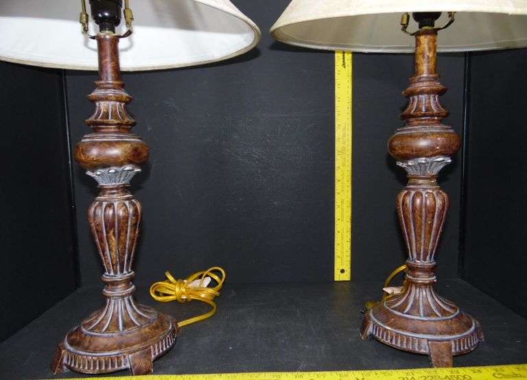 Two Table Lamps With Shades - Dunker Auction
