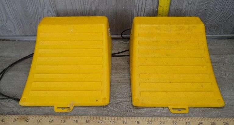 Wheel Chocks & Foldable Step Stool - Dunker Auction