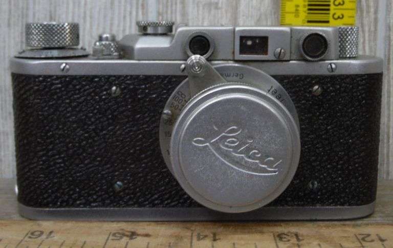 Leica 35MM Camera - Dunker Auction