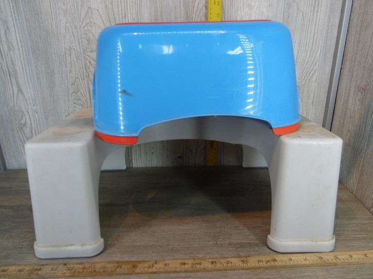 Thomas The Tank Engine Stepstool & Step & Go Stool - Dunker Auction