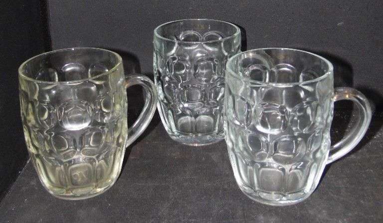 Ravenhead Glass Thumbnail Mugs - Dunker Auction