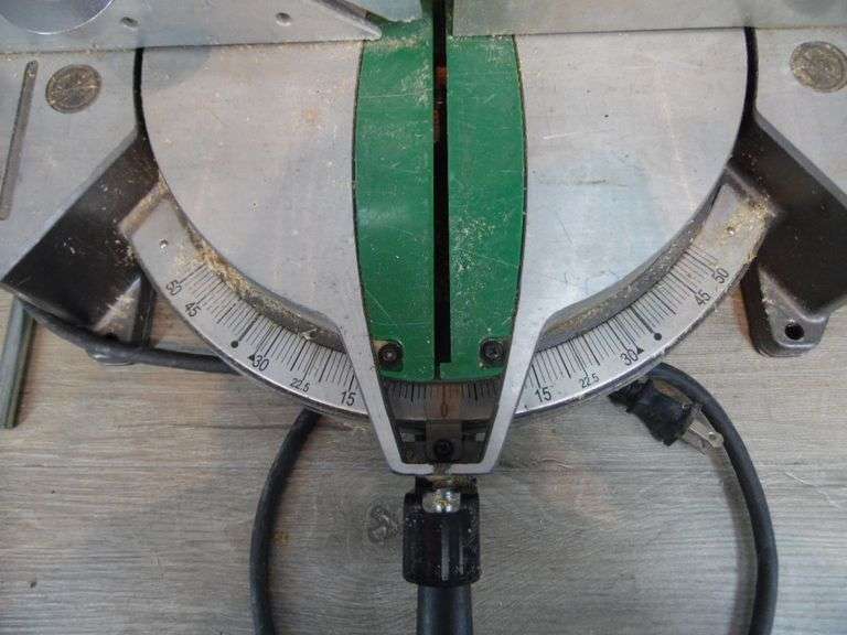 Hitachi C10FCE2 Single Bevel Compound Miter Saw - Dunker Auction