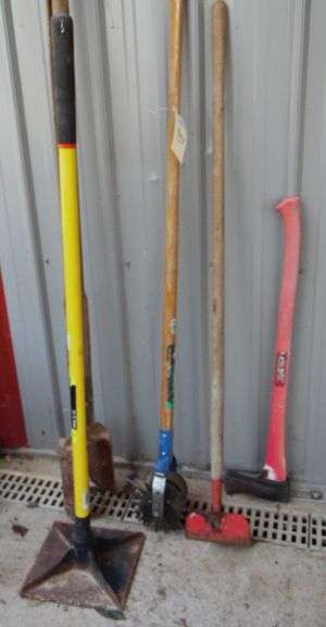 Tamper, Post Hole Digger, Edger, Hoe & Axe - Dunker Auction