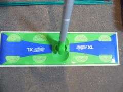 VaccUFlex, Dusters, Plunger, Dustpan, Swiffer XL - Dunker Auction