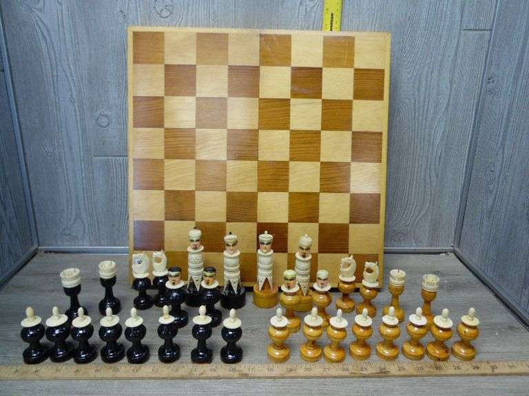 Chess Set Wood - Dunker Auction