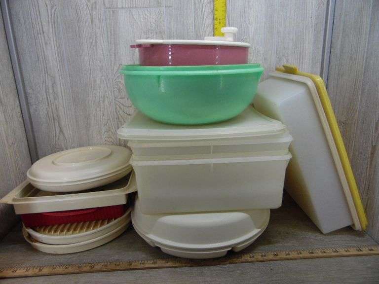 Tupperware & Plasticware - Dunker Auction