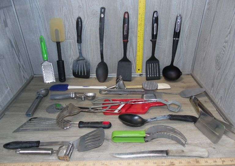 Kitchen Utensils - Dunker Auction
