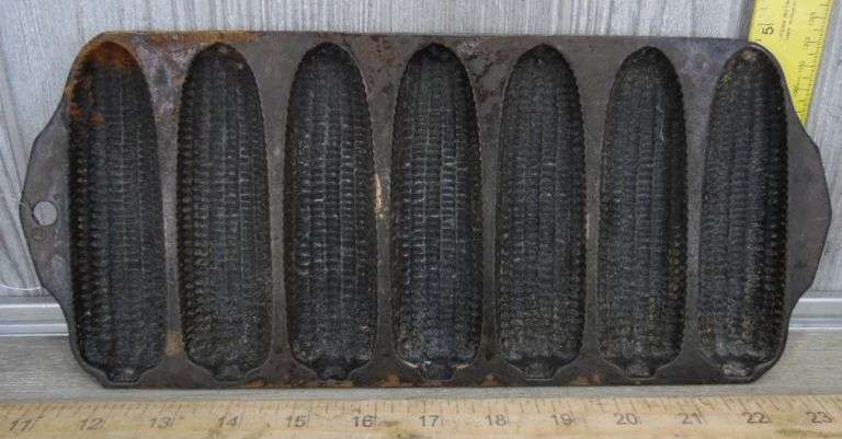 Griswold Crispy Corn Stick Pan - Cast Iron Cornbread Pan - Dunker Auction