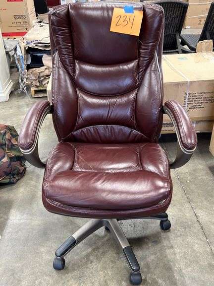 MAROON ROLLING OFFICE CHAIR - Earl's Auction Company