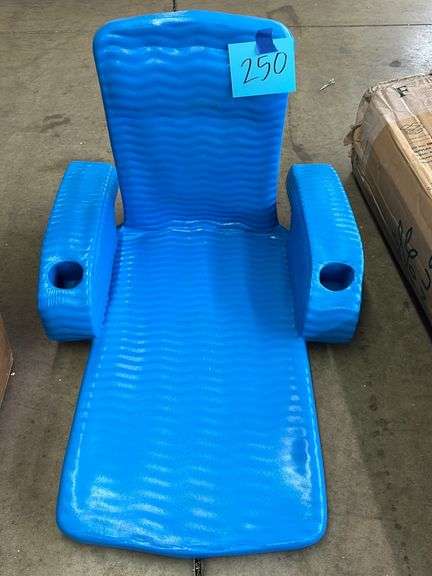 BLUE FOAM POOL FLOAT CHAIR W/ CUPHOLDERS - Earl's Auction Company