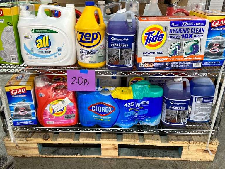 LARGE LOT OF CLEANING ITEMS - SEE PHOTOS - Earl's Auction Company