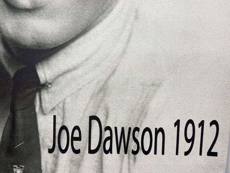 JOE DAWSON 1912 20"x24" BANNER - Earl's Auction Company