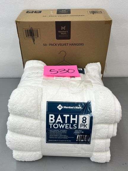 8PK OF BATH TOWELS & BOX OF 50 HANGERS - Earl's Auction Company