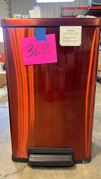 TRAMONTINA RED STEP ON TRASH CAN - Earl's Auction Company