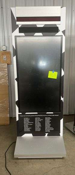 LARGE ROLLING KIOSK STAND - Earl's Auction Company