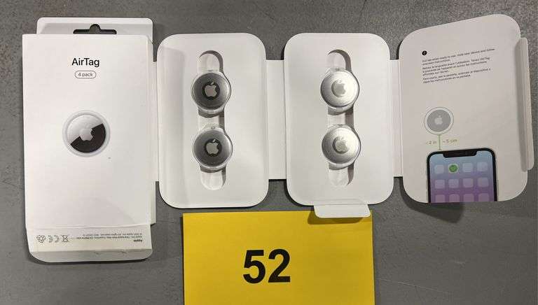 (4) APPLE AIR TAGS W/ BOX - Earl's Auction Company