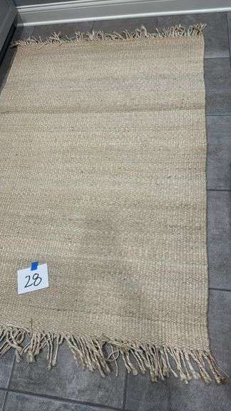 SURYA 4x6FT RUG - Earl's Auction Company