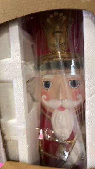 AS IS - (2) 6FT PRE LIT MUSICAL GRAND NUTCRACKERS IN BOXES - Earl's ...
