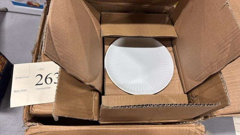 OVER & BACK 24PC DINNERWARE SET IN BOX - WHITE - Earl's Auction Company