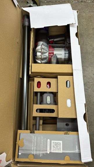 DYSON V8 CORDLESS VACUUM IN BOX - Earl's Auction Company