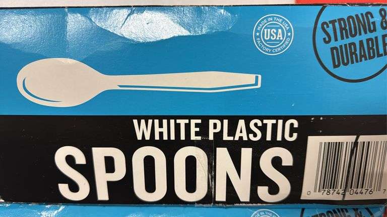 (4) BOXES OF PLASTIC SPOONS - Earl's Auction Company