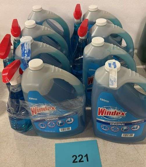 (8) JUGS + (5) SPRAY BOTTLES OF WINDEX - Earl's Auction Company