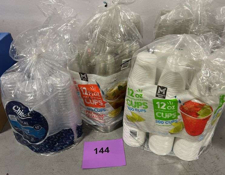 (8) PACKS OF PLASTIC CUPS - Earl's Auction Company