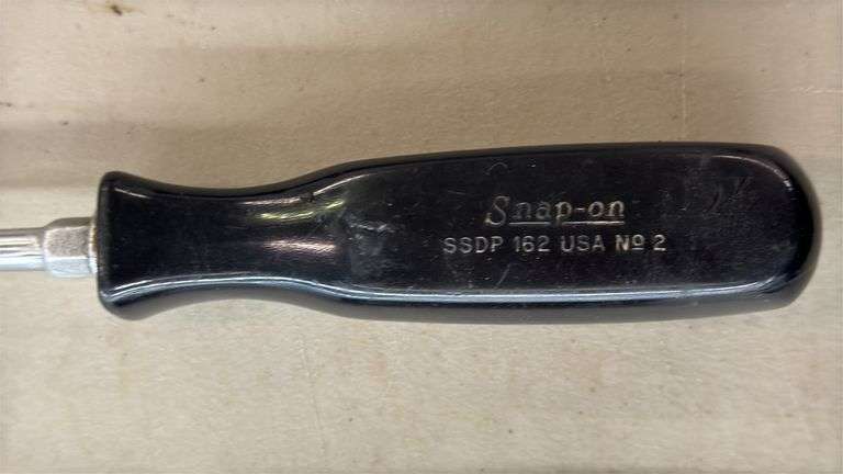 (2) SNAP-ON LONG HANDLED PHILLIPS SCREWDRIVERS - Earl's Auction Company