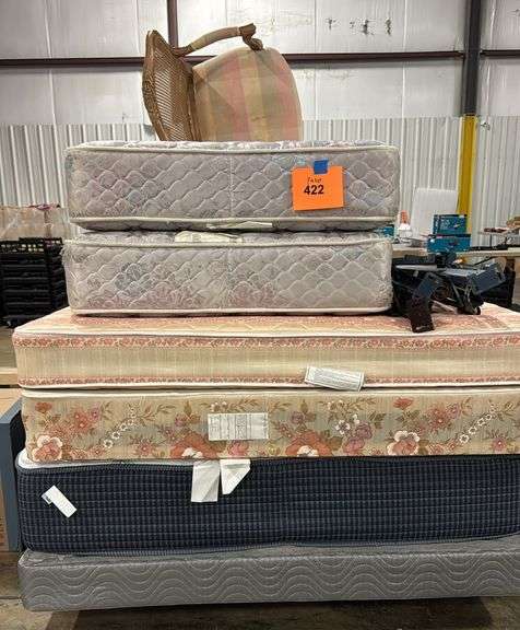 AS IS - USED MATTRESSES/ACCENT CHAIR - Earl's Auction Company