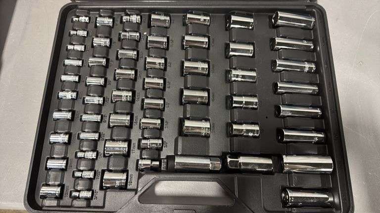 HARVEST FORGE 92PC SOCKET & WRENCH SET IN CASE - Earl's Auction Company