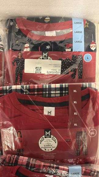 (9) PAIRS OF FAMILY HOLIDAY PAJAMAS - ASSORTED SIZES - Earl's Auction ...