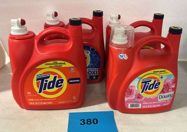 (4) JUGS OF TIDE DETERGENT - Earl's Auction Company